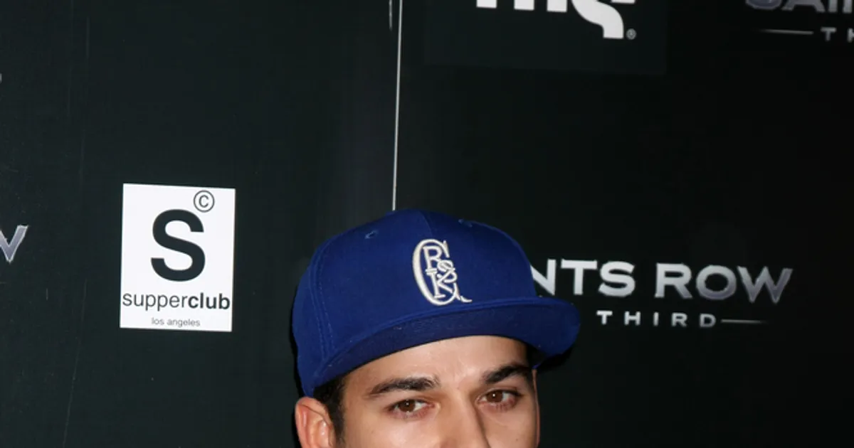 Rob Kardashian Is Back On Instagram With Shirtless Photo - Fame10