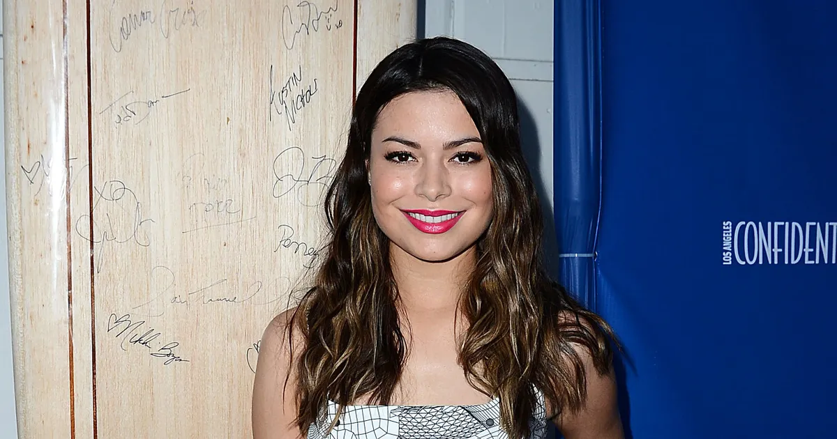 Miranda Cosgrove Blames Bus Crash For Faltered Career - Fame10