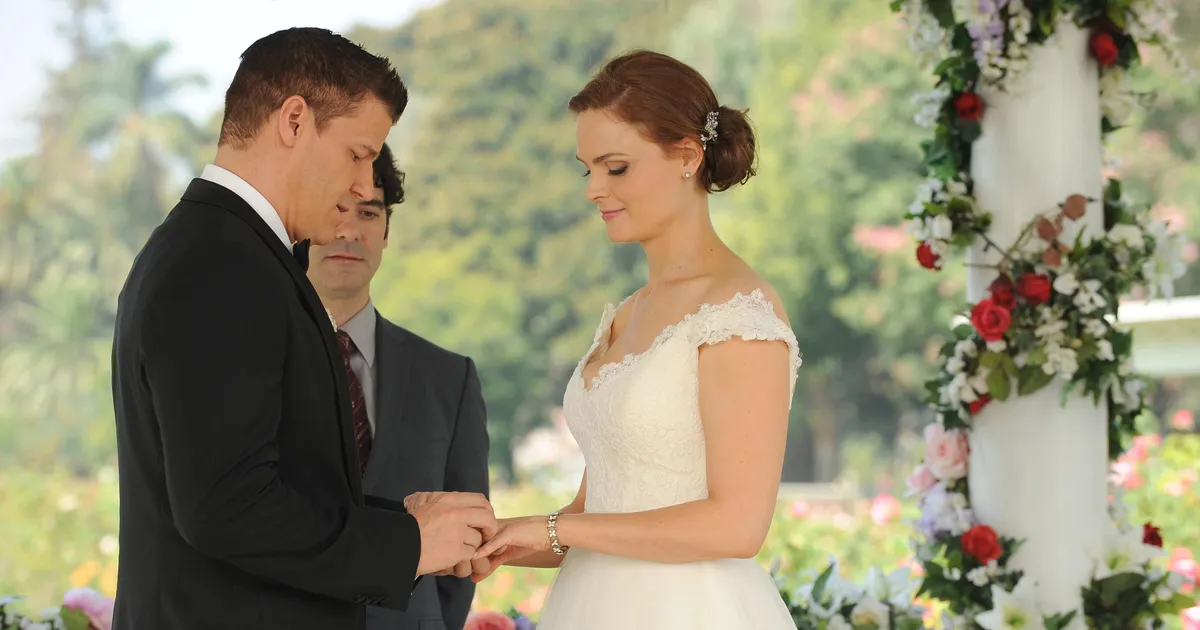 The 15 Best TV Weddings - Fame10