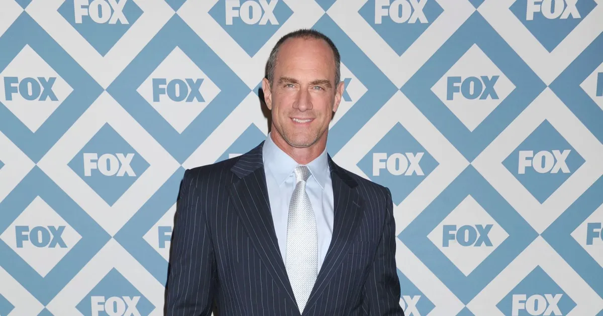 Christopher Meloni Announces Return As Elliot Stabler In New 'Law ...