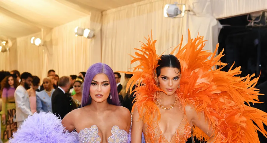 Fashion Face-Off: Kendall Jenner vs. Kylie Jenner - Fame10