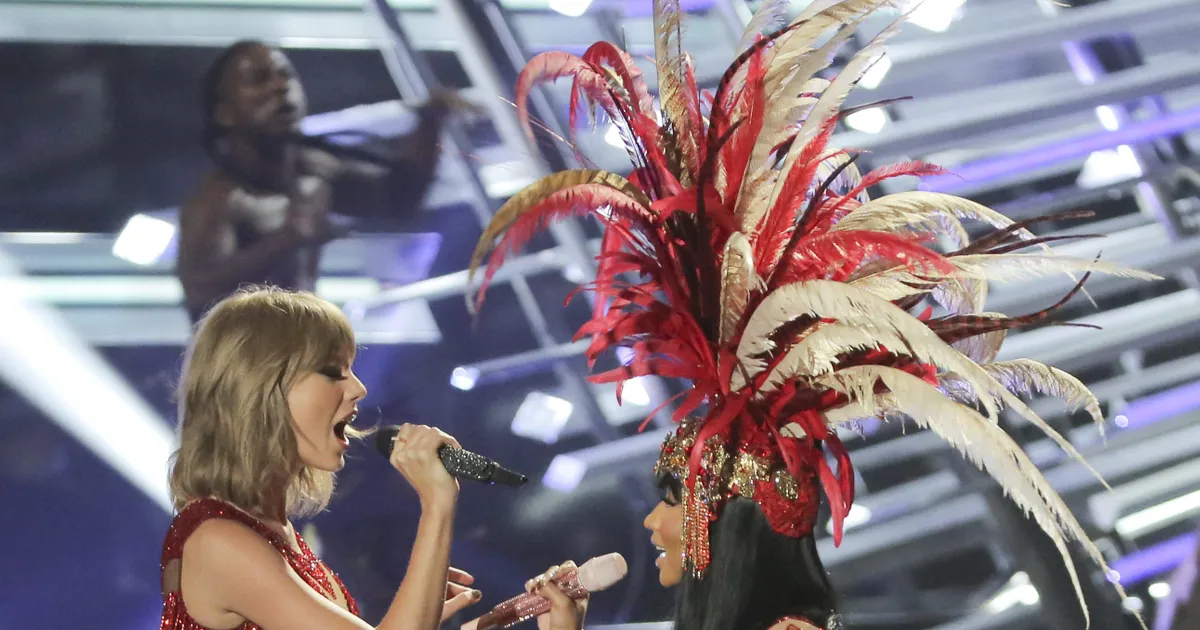 10 Totally Ridiculous Twitter Feuds Fame10