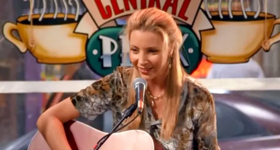 Phoebe's 10 Funniest Moments On Friends - Fame10