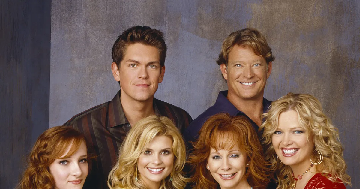 Cast Of Reba: How Much Are They Worth Now? - Fame10
