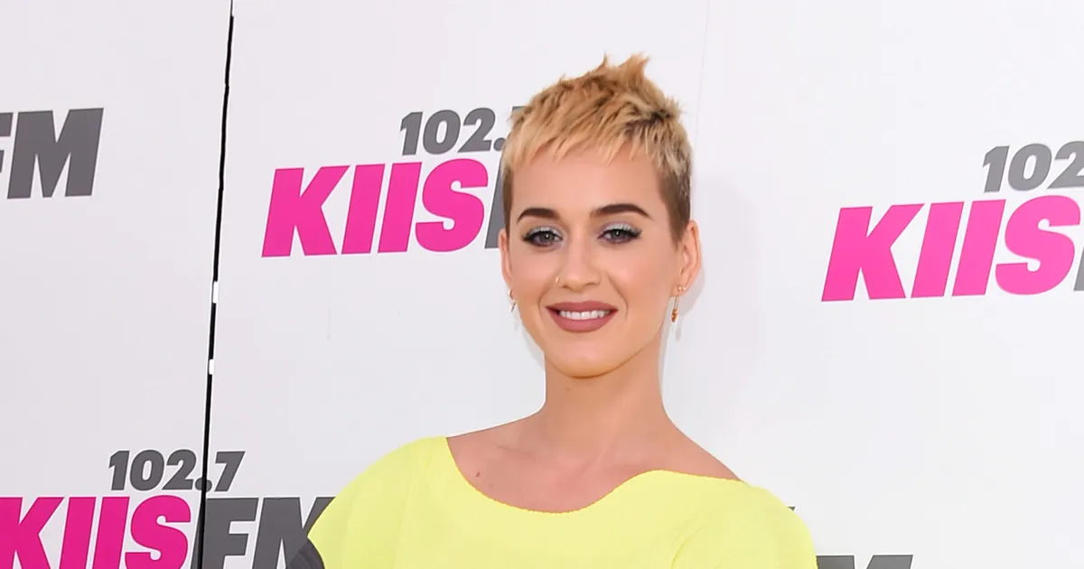 9 Most Dramatic Celebrity Hair Makeovers - Fame10