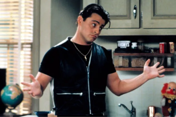 "Friends" Fashion: The Most Iconic Outfits Of All Time - Fame10