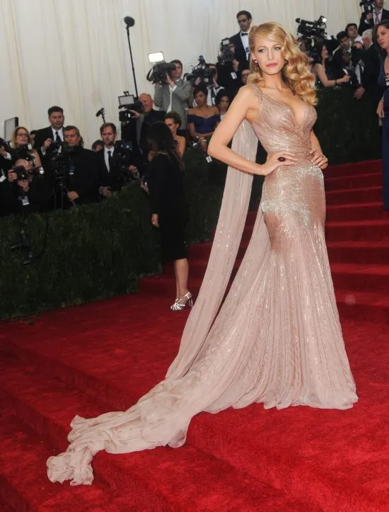 Iconic Red Carpet Dresses - Fame10