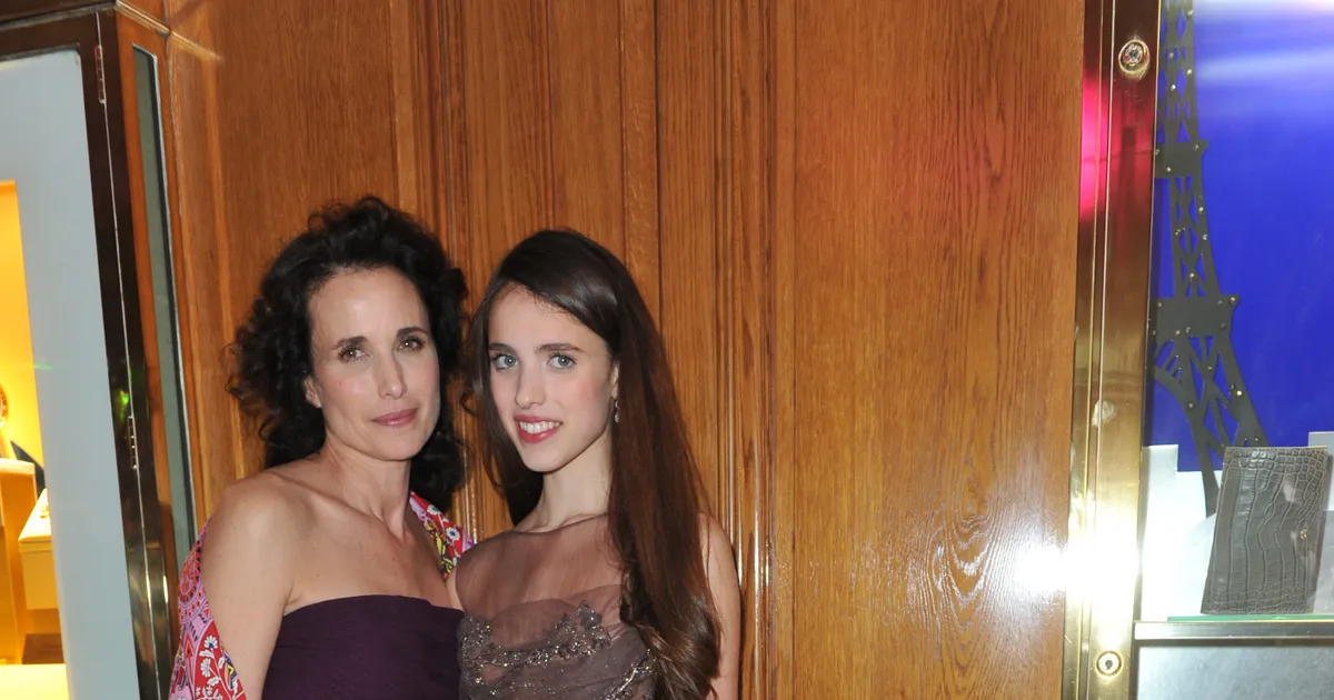 Popular Celebrities You Might Not Know Have Famous Mothers - Fame10