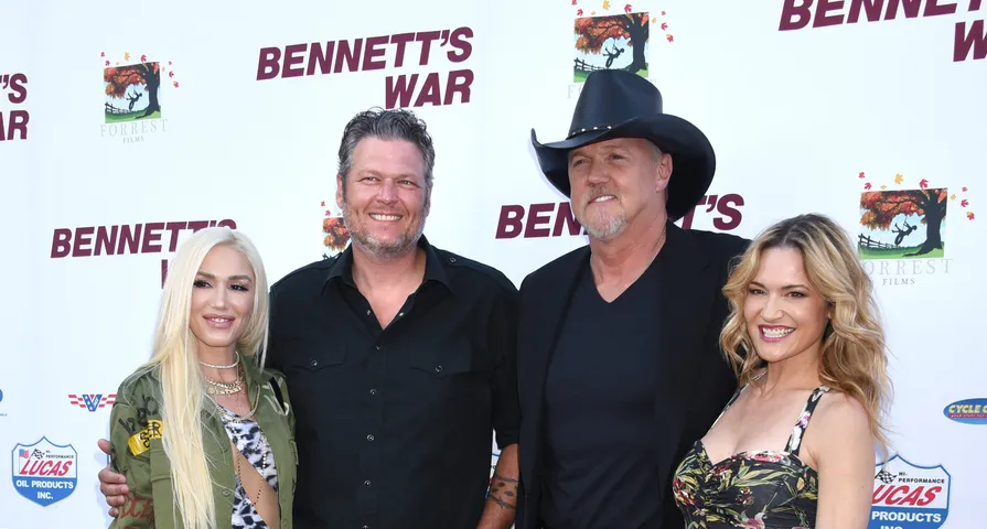 Trace Adkins Married Victoria Pratt In Ceremony Officiate By Blake ...