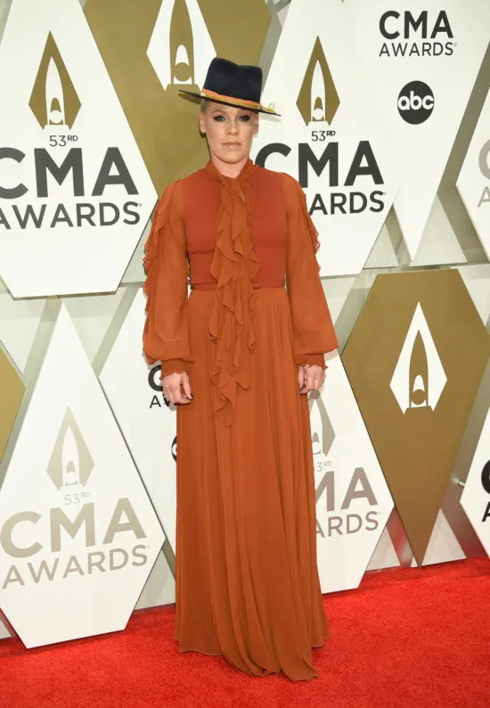Vote: The Boldest Looks From 2019 CMAs Ranked - Fame10