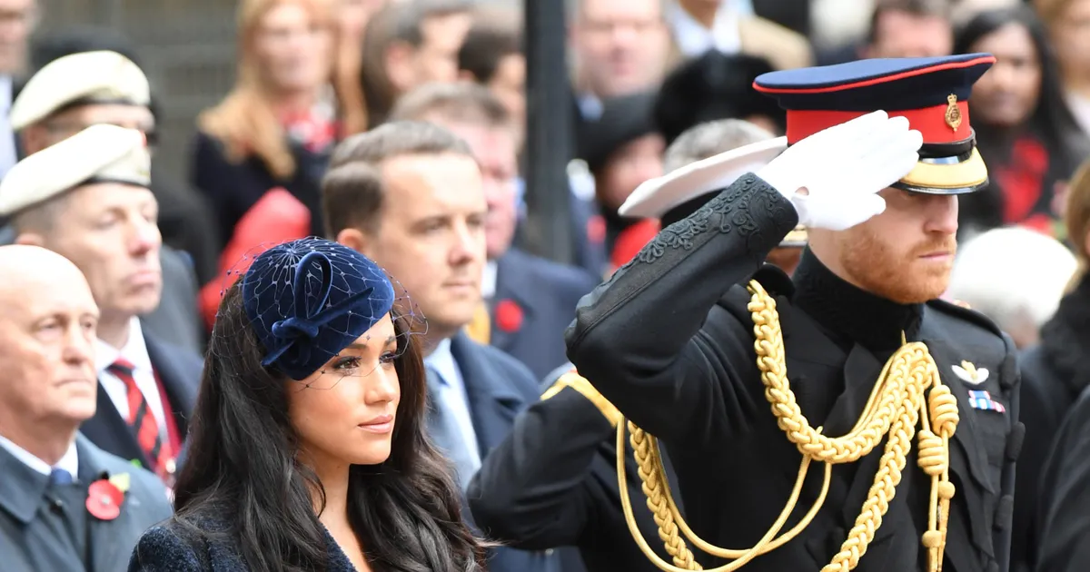 Meghan Markle Dazzles In Navy At The Field Of Remembrance Service - Fame10