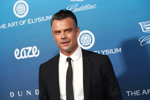 Hollywood's 15 Manliest Men - Fame10