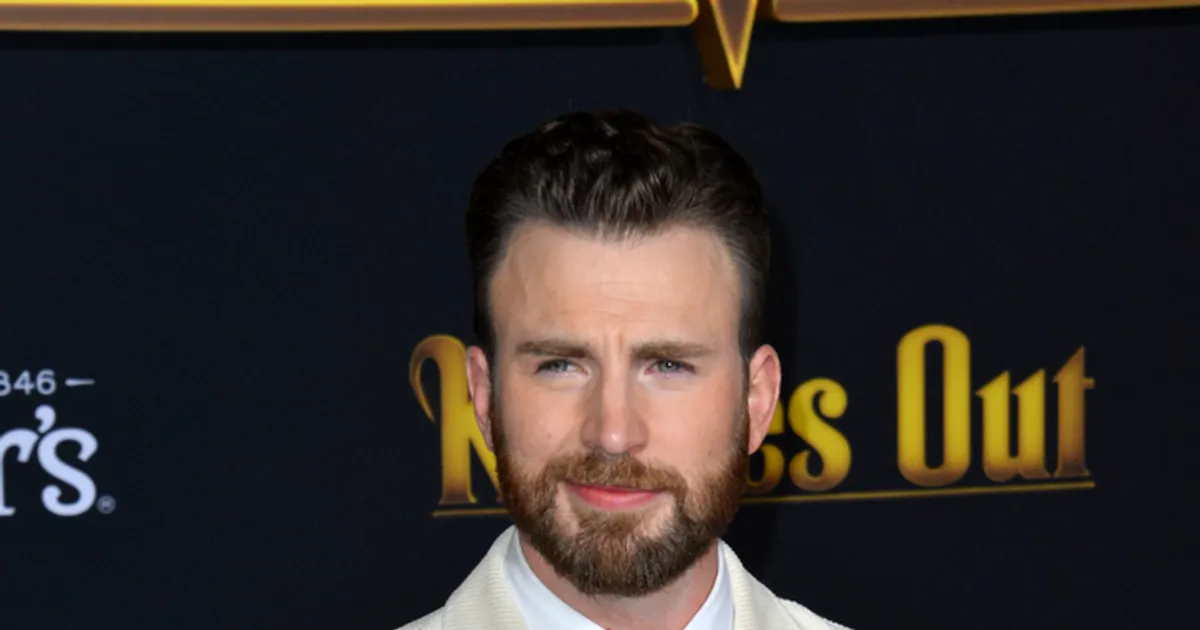 Chris Evans Is PEOPLE's 2022 Sexiest Man Alive - Fame10