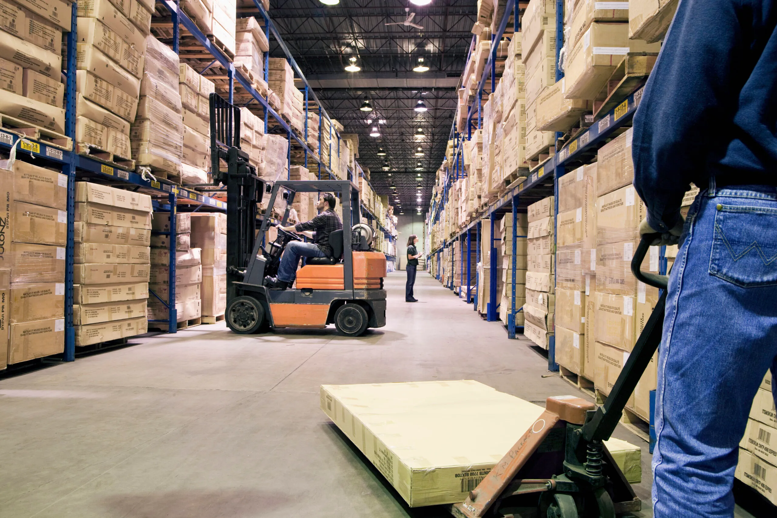 What Is a Distribution Center and How Does It Work? | RoadWarrior